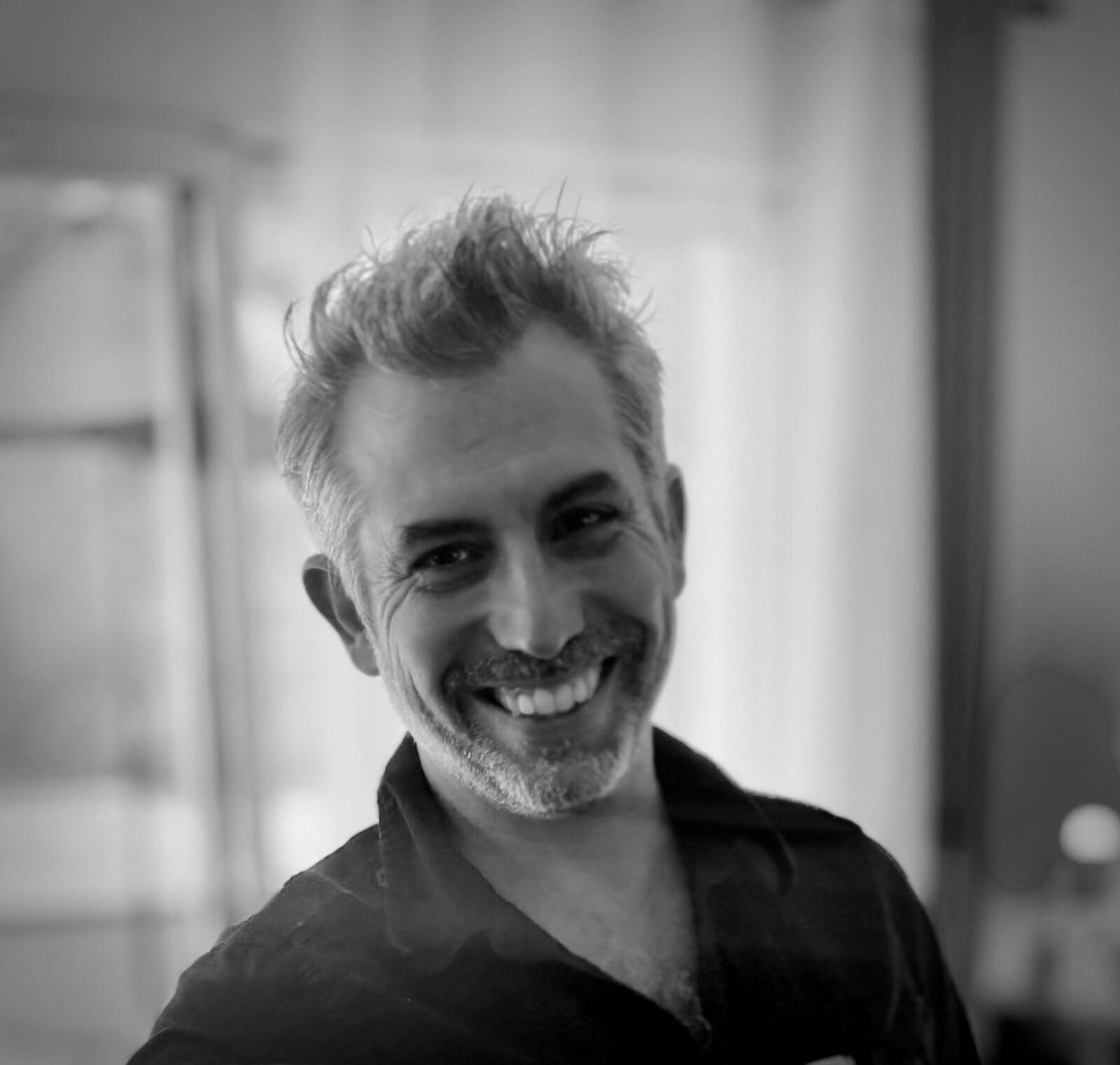 Cyril-Alexis Llorens – Coach vocal | Bien-être & création | Créateur de ...